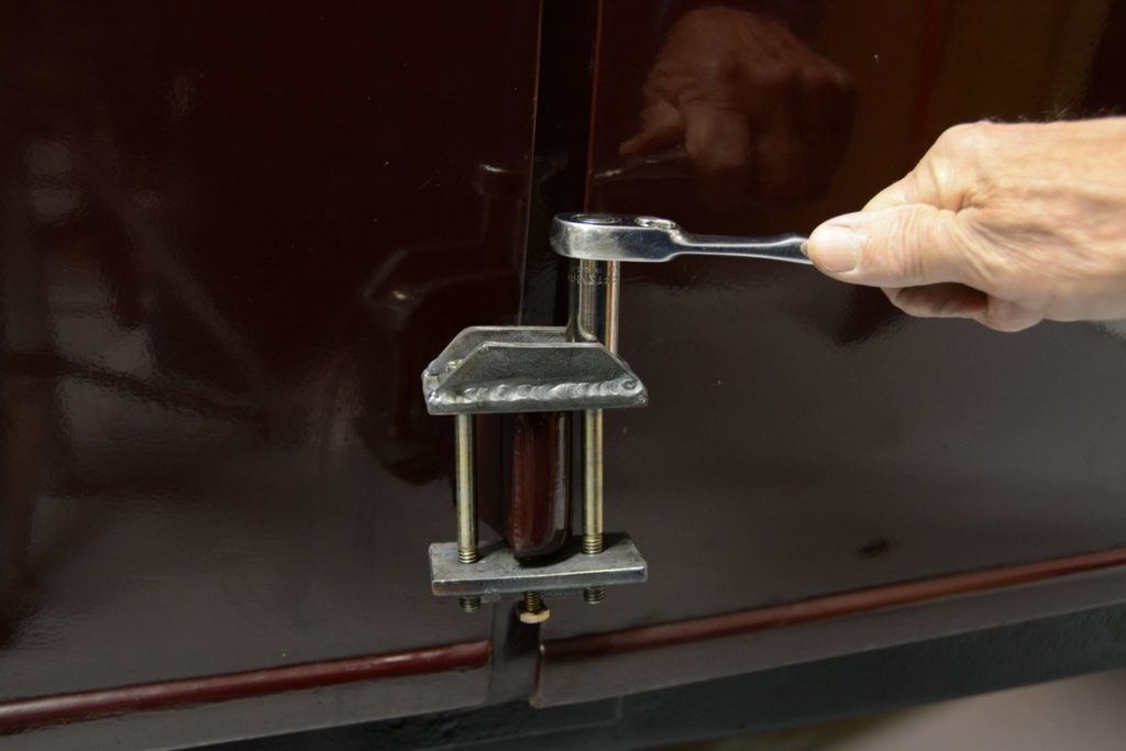 Remove vintage hot rod door hinge pins and never touch a hammer
