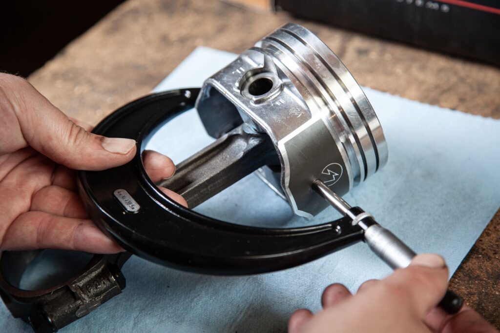 Rebuilding an old chevy small-block bottom end