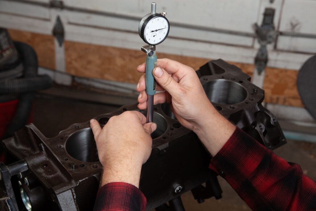 Rebuilding an old chevy small-block bottom end