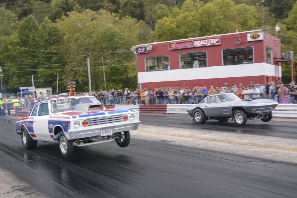 Period Correct Gassers Race Heads Up at Knoxville Dragway