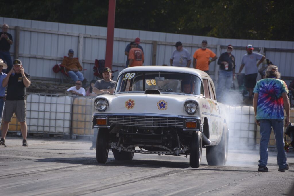 Period Correct Gassers Race Heads Up at Knoxville Dragway