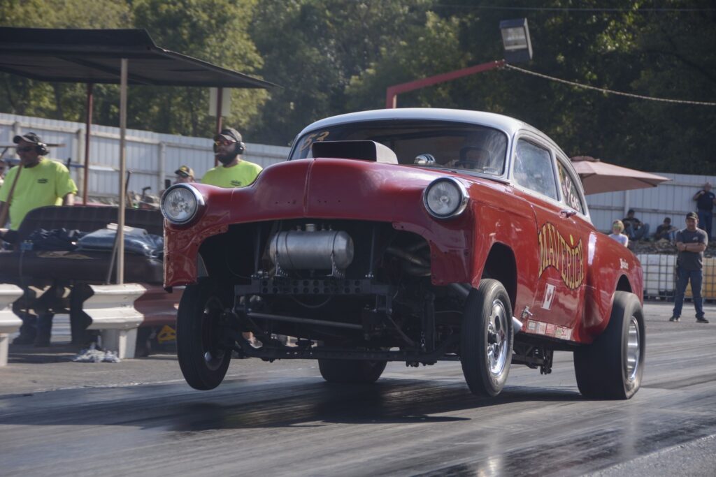 Period Correct Gassers Race Heads Up at Knoxville Dragway