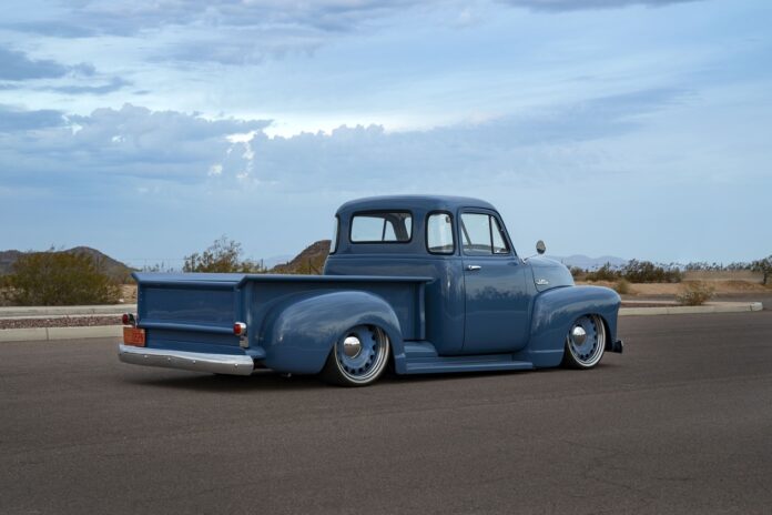 Tre 5 Customs Built ‘52 GMC Truck