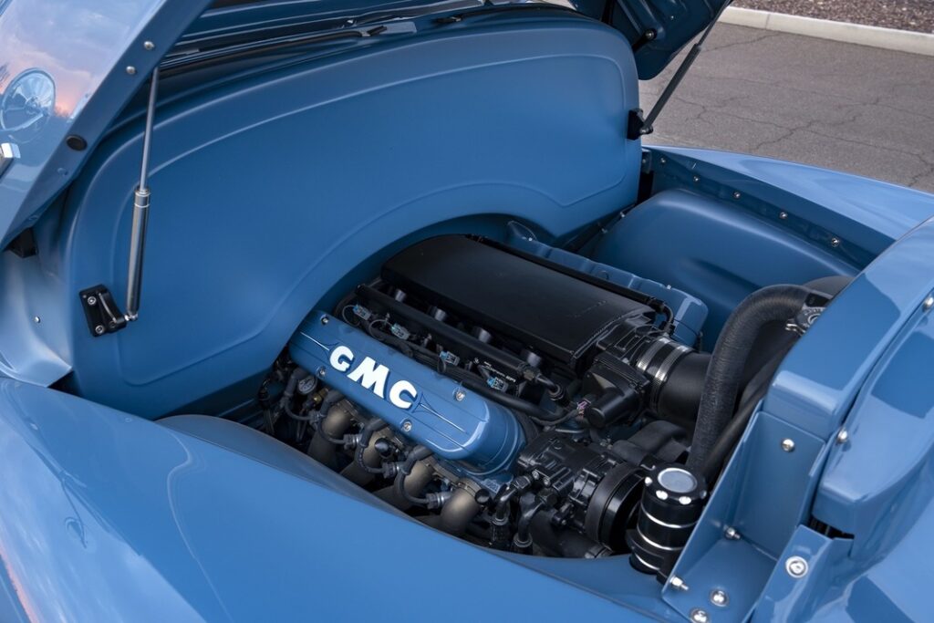 Tre 5 Customs Built ‘52 GMC Truck