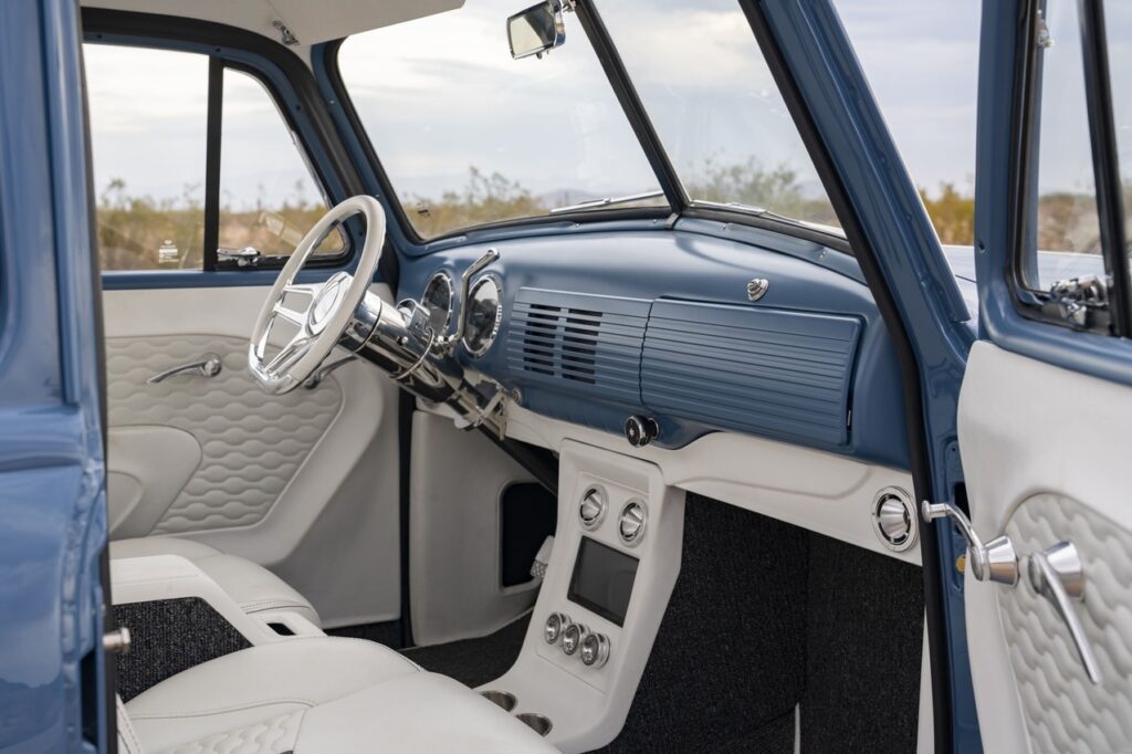 Tre 5 Customs Built ‘52 GMC Truck