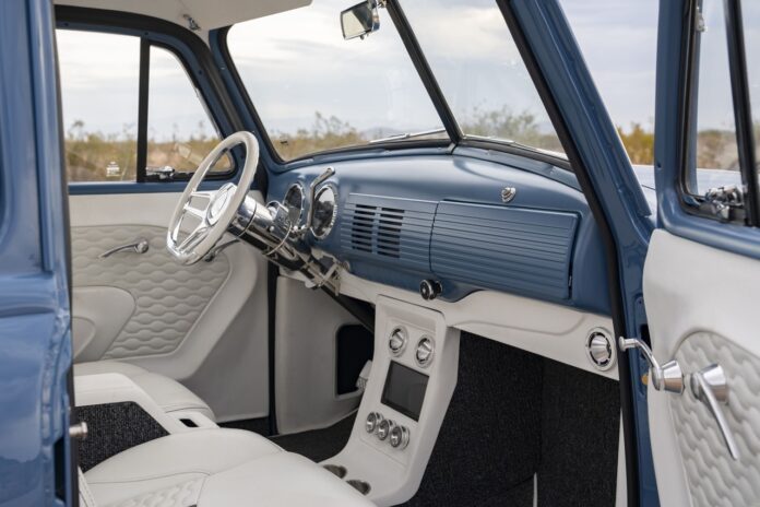 Tre 5 Customs Built ‘52 GMC Truck