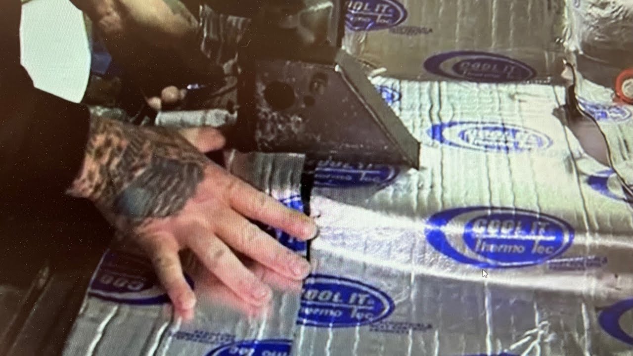 Proper installation of high-performance heat and sound insulation in a ...