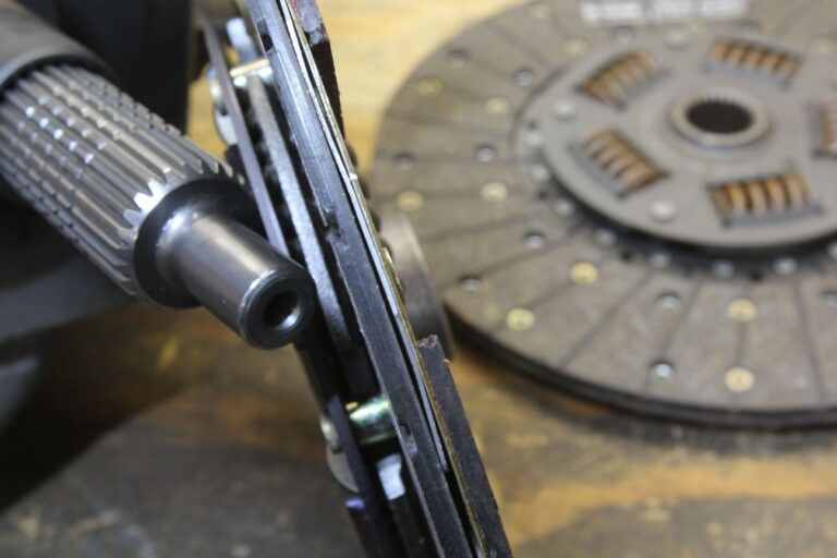 How A Clutches Work - Back Muscle Car Clutch Operation