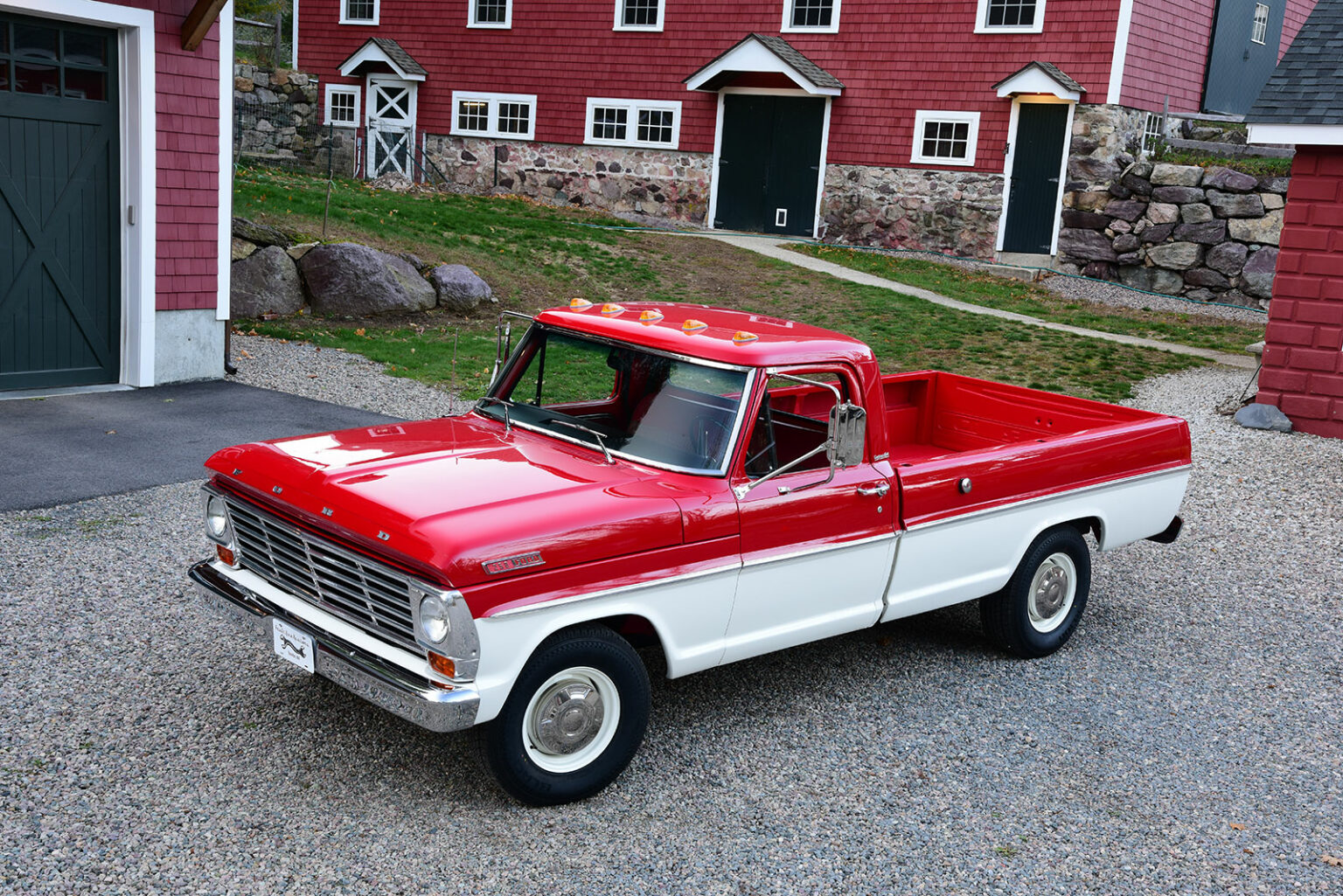 Vintage 1967 Ford F250 Custom 4x4 - 352ci V8 Rated at 208 HP