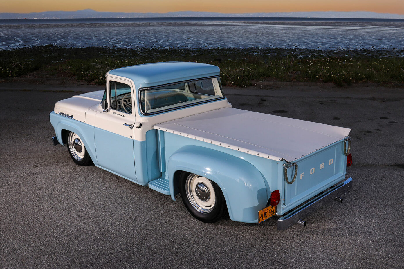 Meyers’ LS Swapped Two Tone F100 Flareside