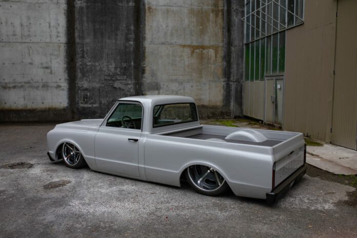 Todd & Natasha Collins’ Kruzin Kustoms–Built 1971 C10