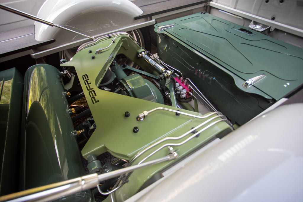 Todd & Natasha Collins’ Kruzin Kustoms–Built 1971 C10