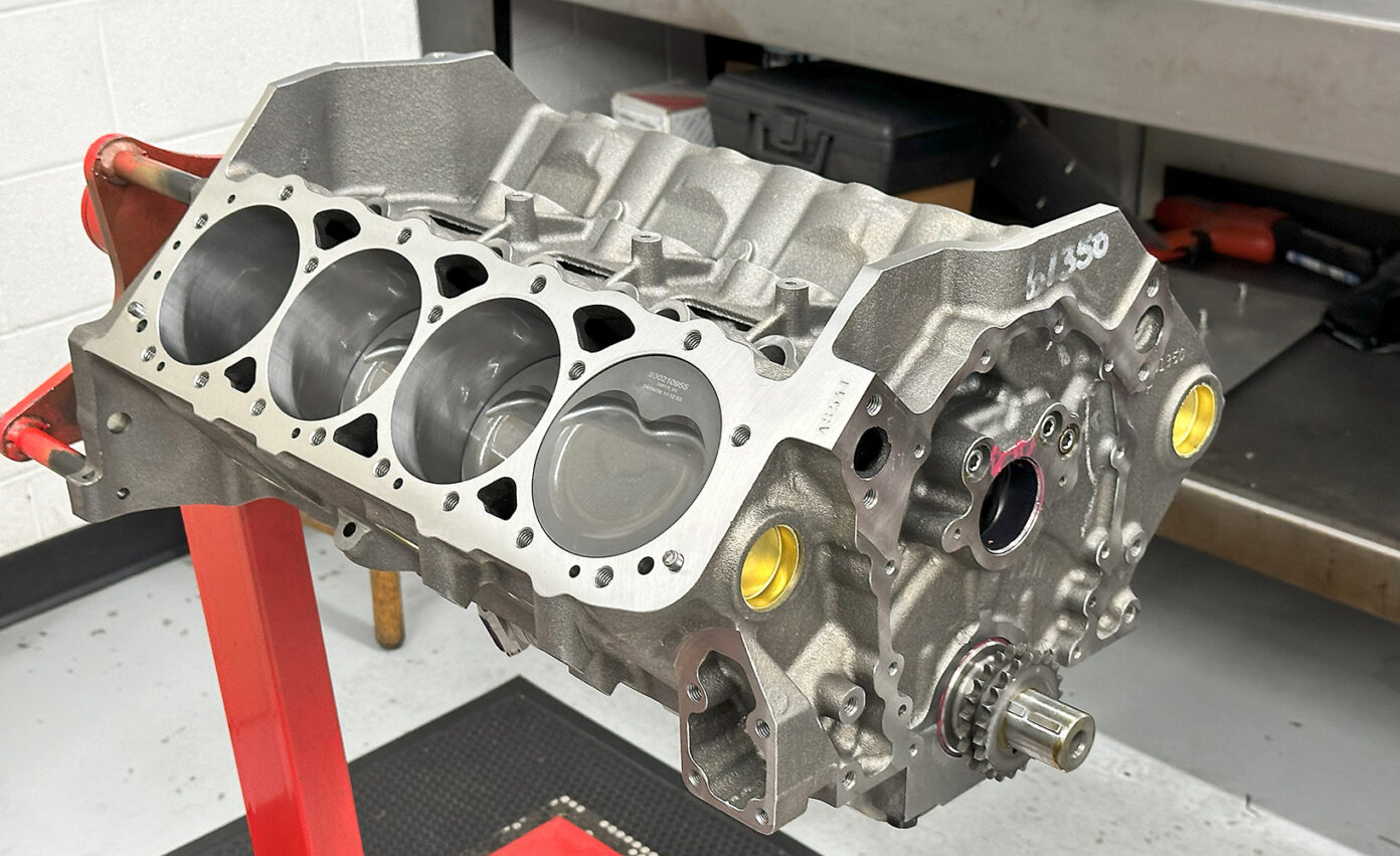 Old School 427ci Chevy Small-Block Build With Inglese Eight-Stack Injection